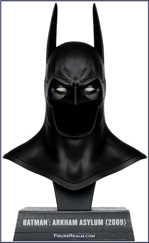 Batman (Arkham Asylum) 1:3 Scale - DC Multiverse - Cowl Replicas ...
